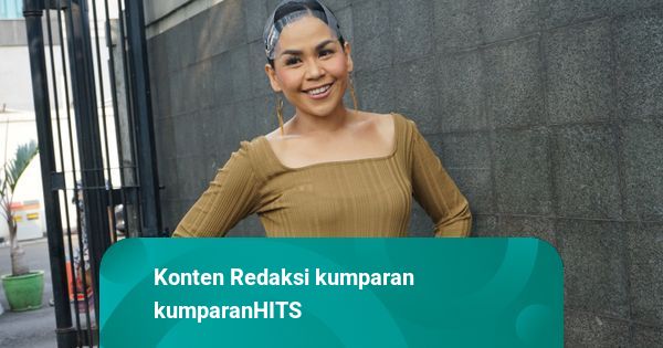 Melaney Ricardo Menangis saat Lihat Luna Maya Jalani Prosesi Siraman | kumparan.com